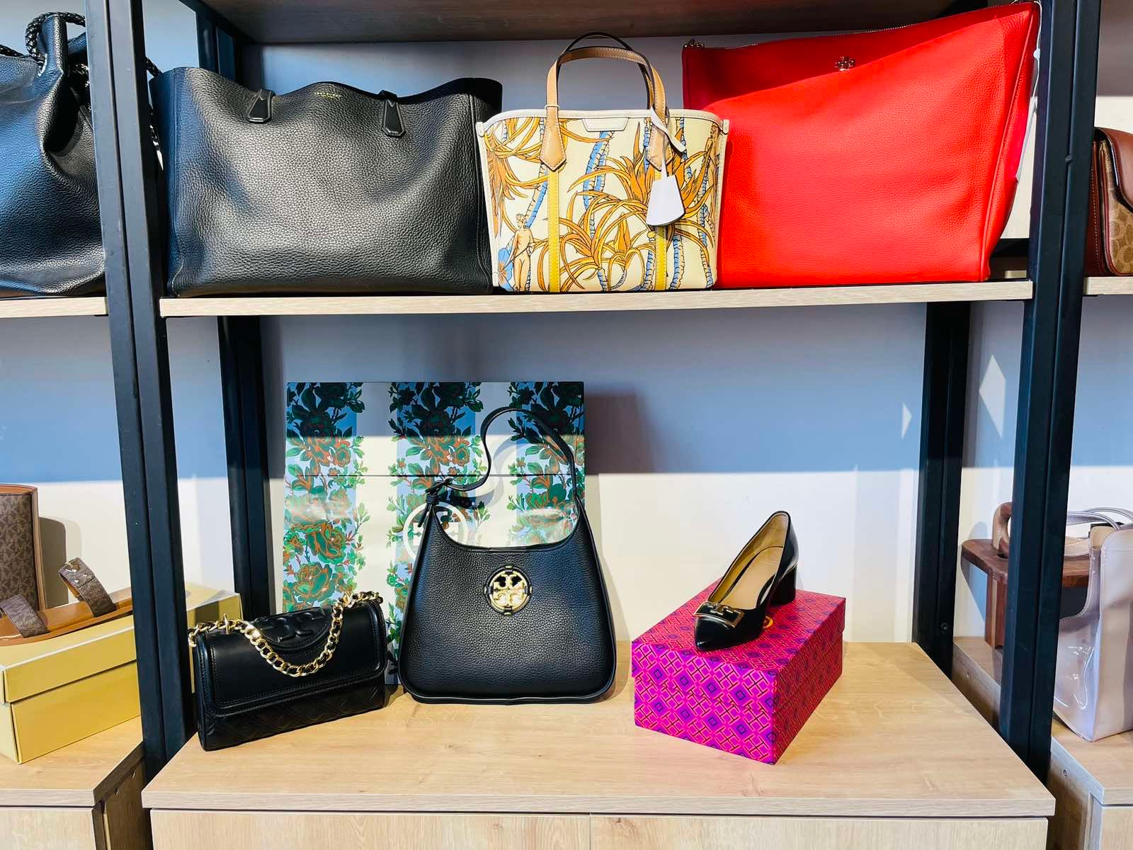 Handbags – Unique Chic Boutiq